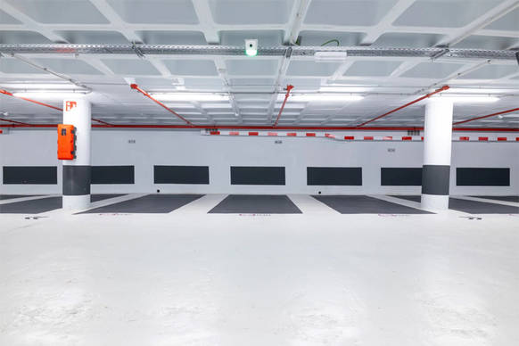 Besseres Parken bei noch besserem Licht im Saba Bamsa Plaça Urquinaona ...