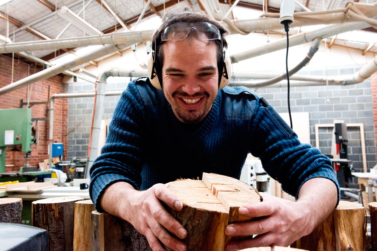Leuchtende Baumstümpfe und florale Licht-Propeller: ON-LIGHT · Licht im ...