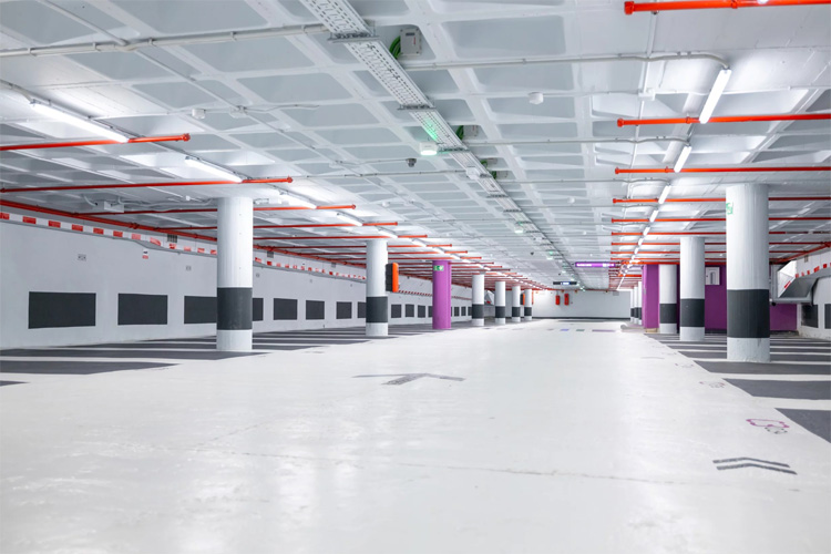 Besseres Parken bei noch besserem Licht im Saba Bamsa Plaça Urquinaona ...