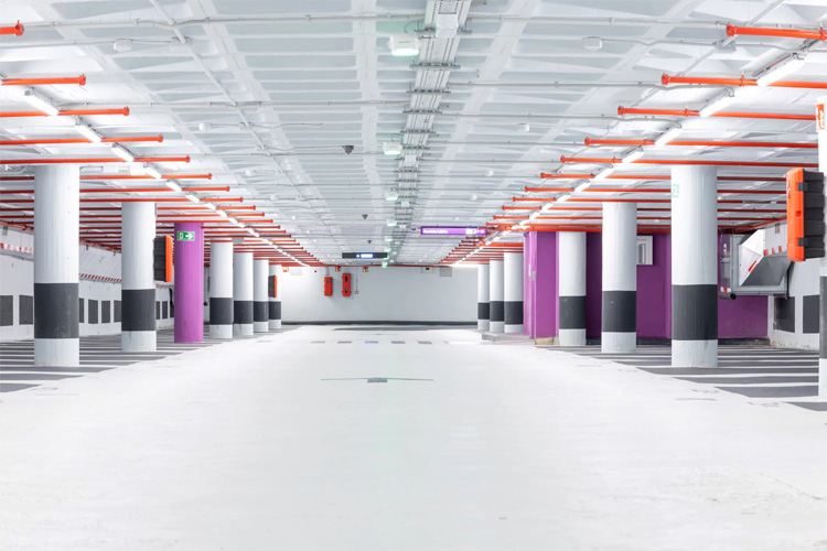 Besseres Parken bei noch besserem Licht im Saba Bamsa Plaça Urquinaona ...