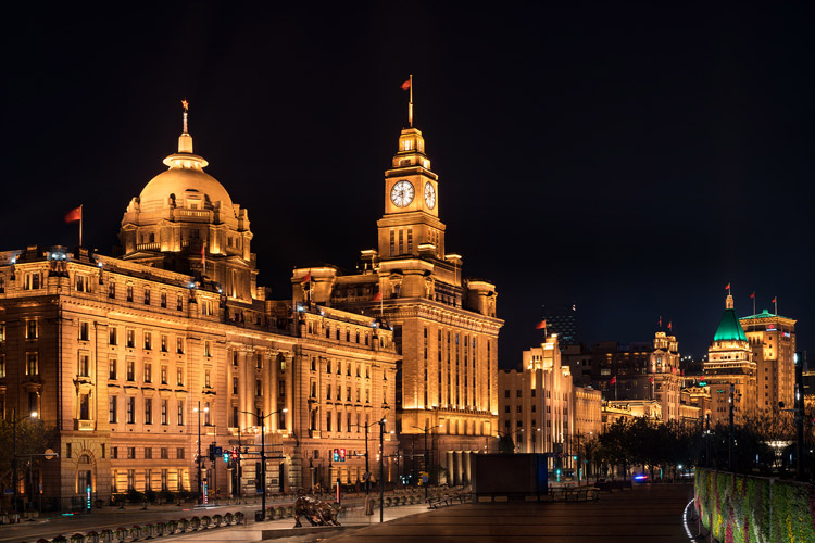 Shanghai Bund mit Tunable White LED-Beleuchtung in neuem Licht: ON ...